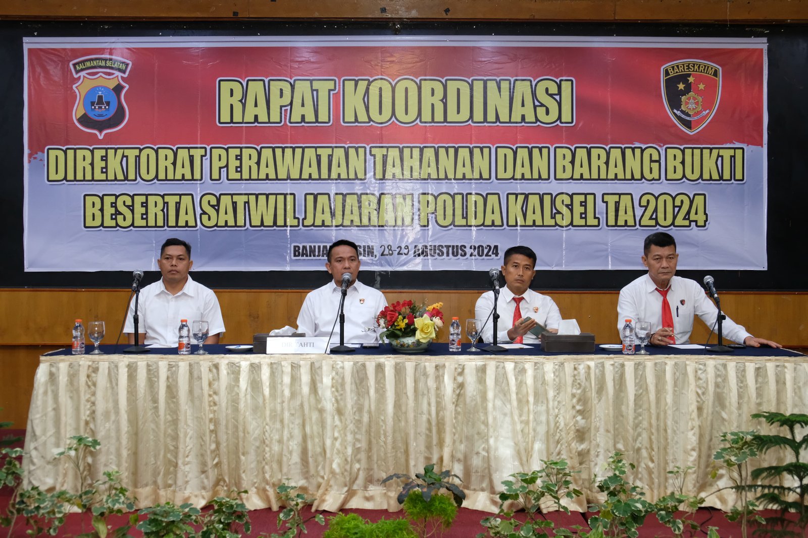 Polda Kalsel Gelar Rapat Koordinasi Direktorat Tahti Jajaran TA. 2024 Polda Kalsel Gelar Rapat Koordinasi Direktorat Tahti Jajaran TA. 2024