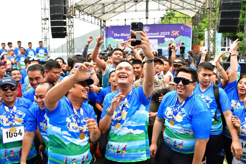 Vandiko Gultom Dan Martin Manurung Ikuti Fun Run Samosir 2025 Bersama ...